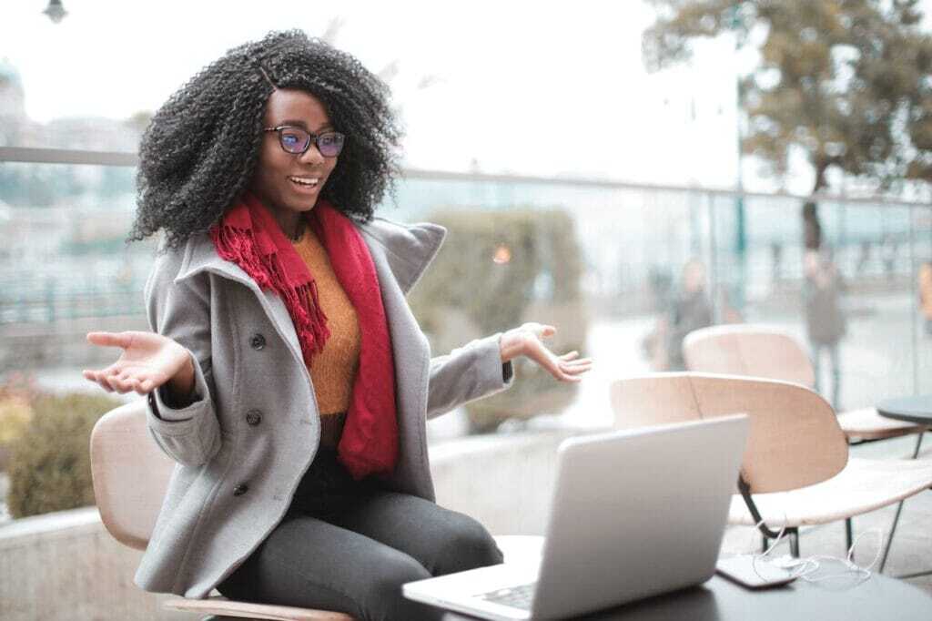 How to Have Effective 1-on-1 Meetings With Your Direct Reports